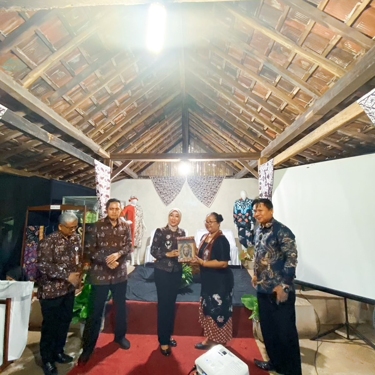 Menilik Lebih Jauh Kelompok Wanita “Inspire Inclusion” - UMKM Batik ...